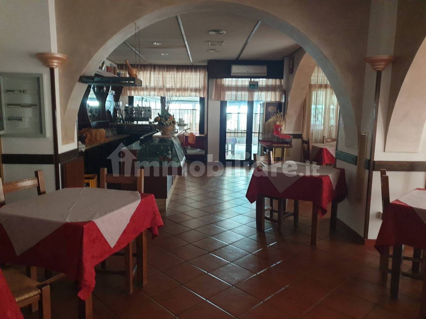 Locale commerciale in Vendita