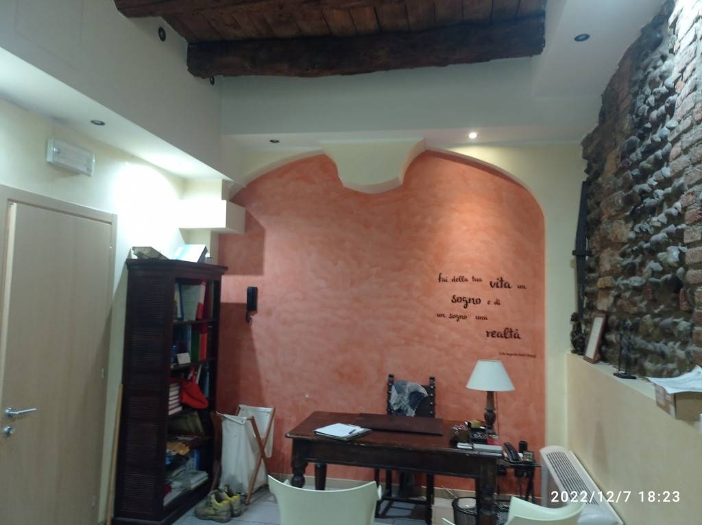 Locale commerciale in Vendita