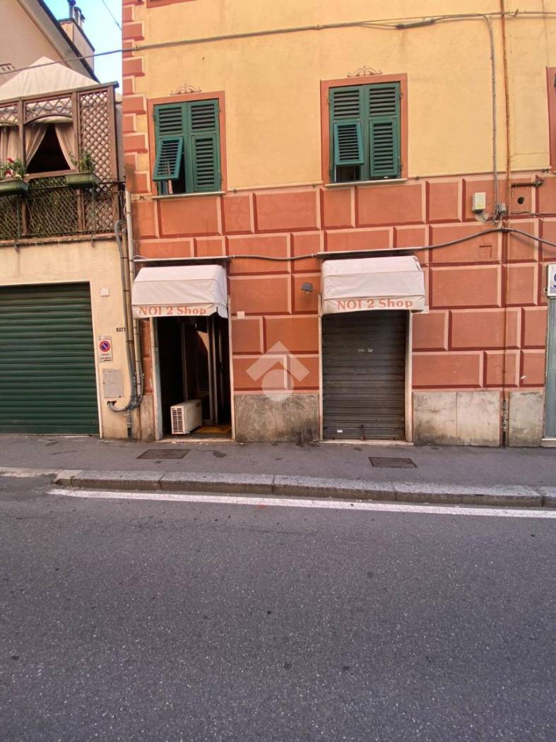 Locale commerciale in Vendita