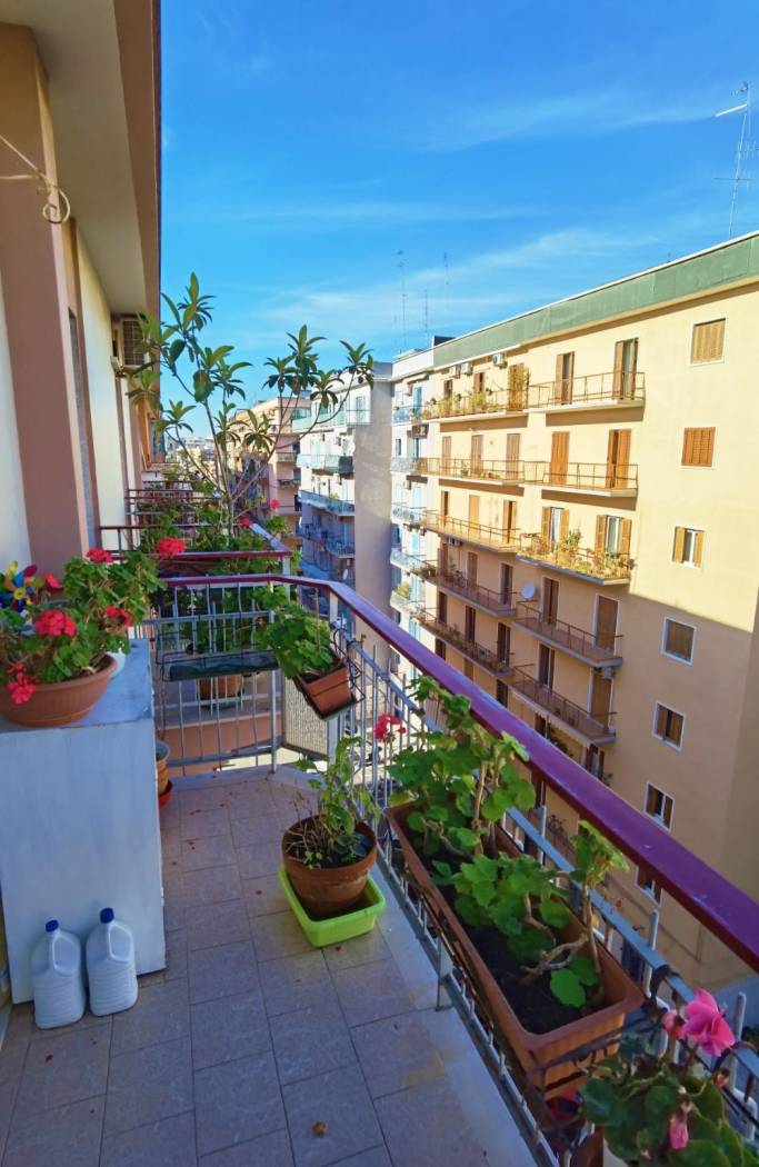 Trilocale via Giovanni Laterza 16, Carrassi, Bari