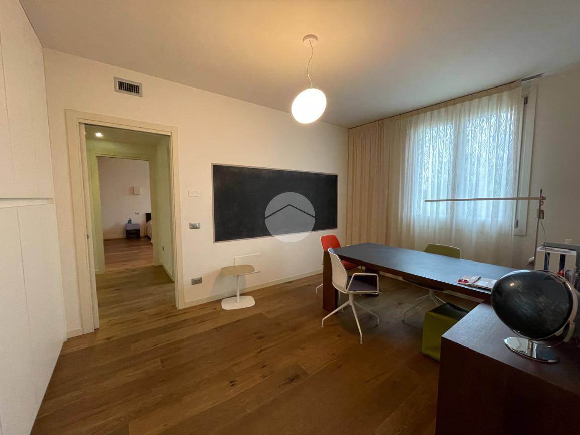 Quadrilocale via Giuseppe Verdi 3, Centro, Rovato