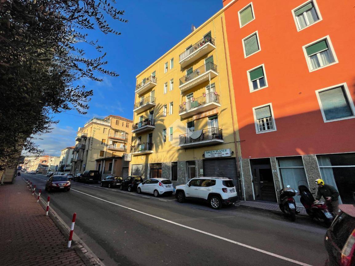 Quadrilocale via garessio 40, Oneglia, Imperia