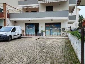 Locale commerciale in Vendita