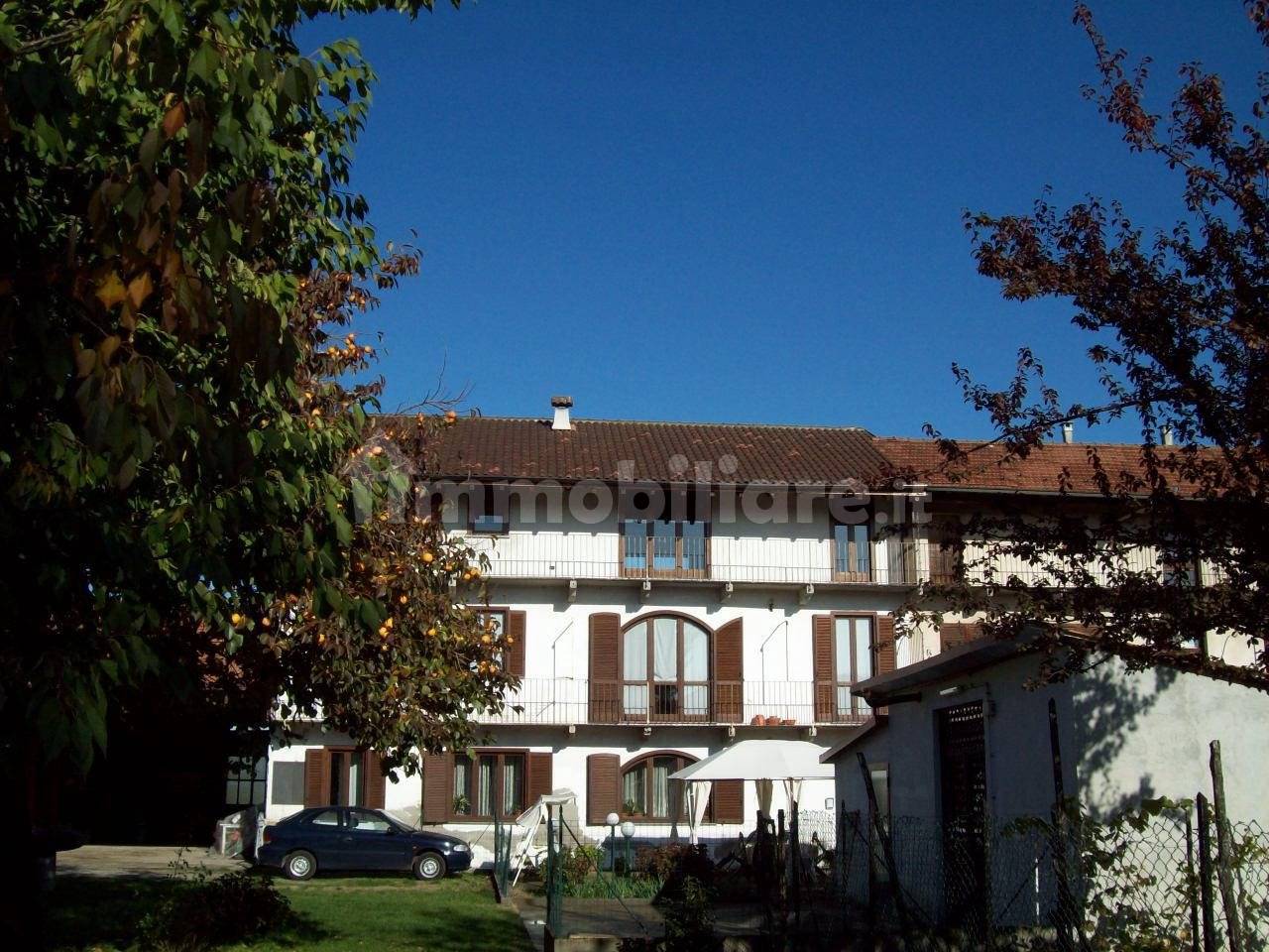 Trilocale ottimo stato, secondo piano, Centro, Oleggio