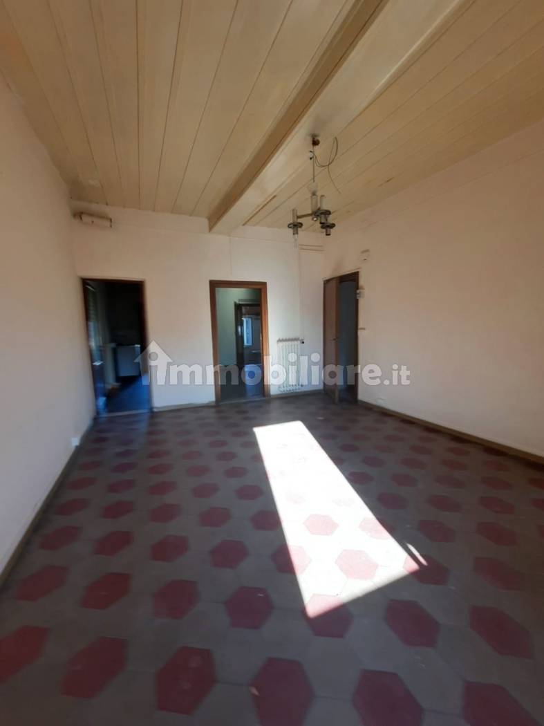 Trilocale piazza Martiri della Libertà, Centro, Poggio Mirteto