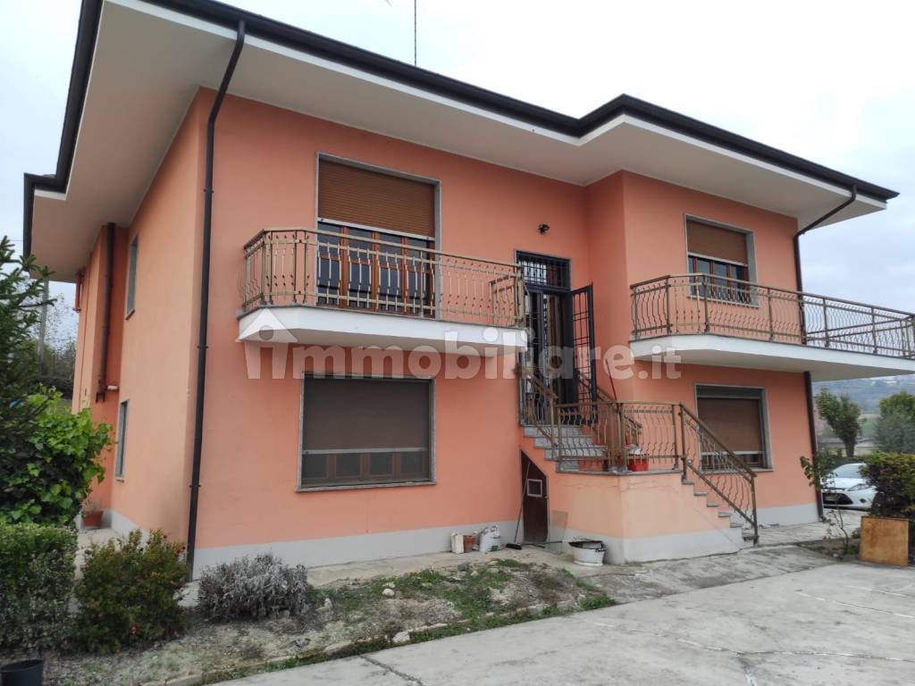 Sale Two-family villa in via alla Stazione Montiglio Monferrato. Good ...