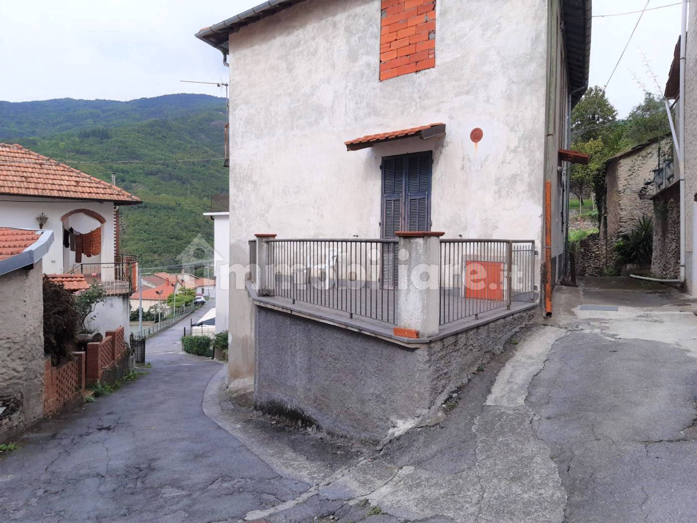 Trilocale via Costa, Armo