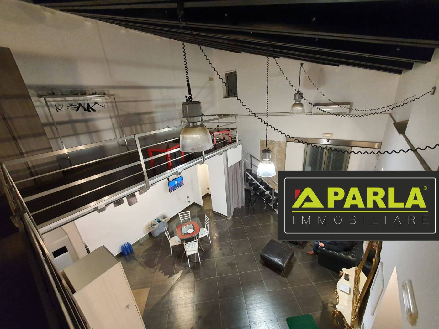 Negozio di abbigliamento in Vendita