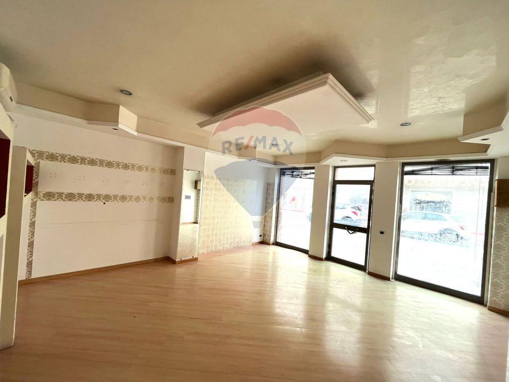 Locale commerciale in Vendita