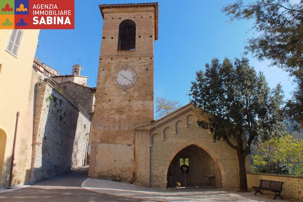 Trilocale via Valentini 12, Centro, Roccantica