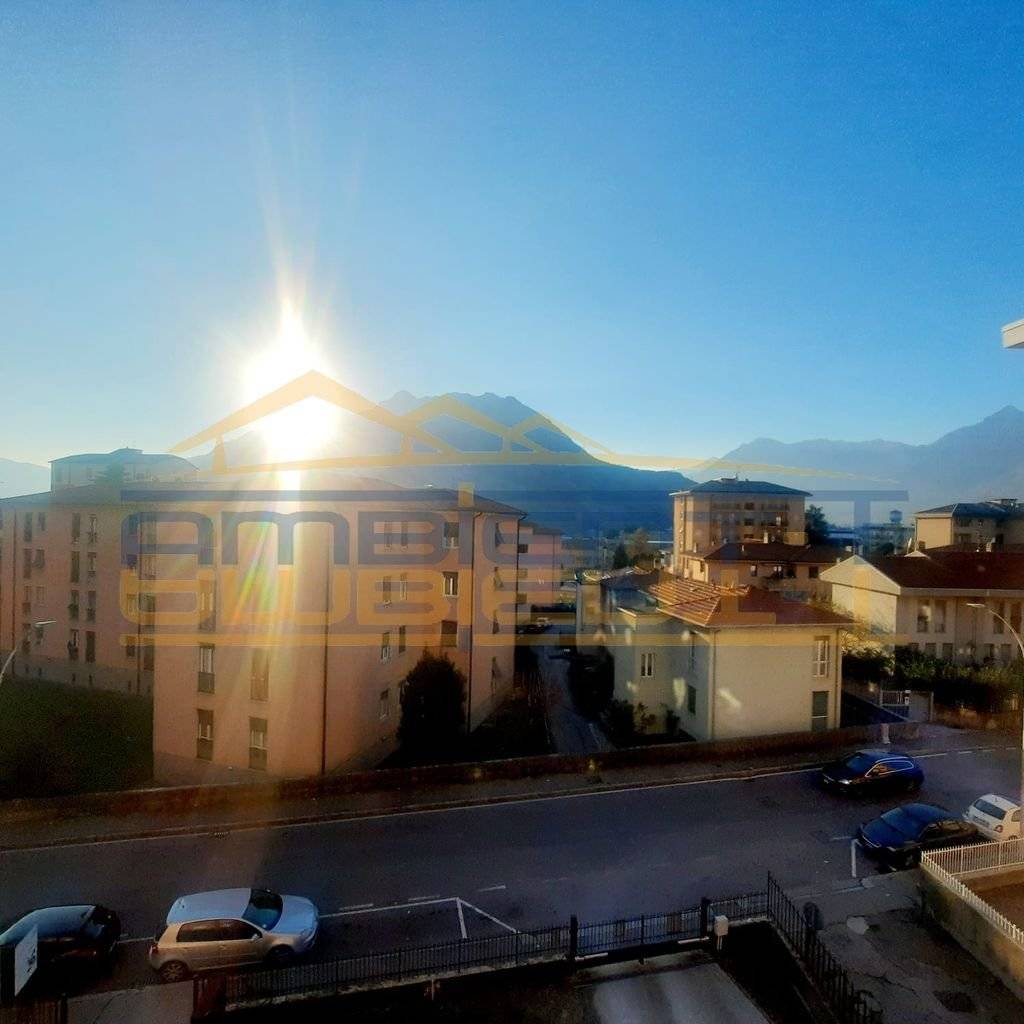 Trilocale buono stato, terzo piano, Belledo, Lecco