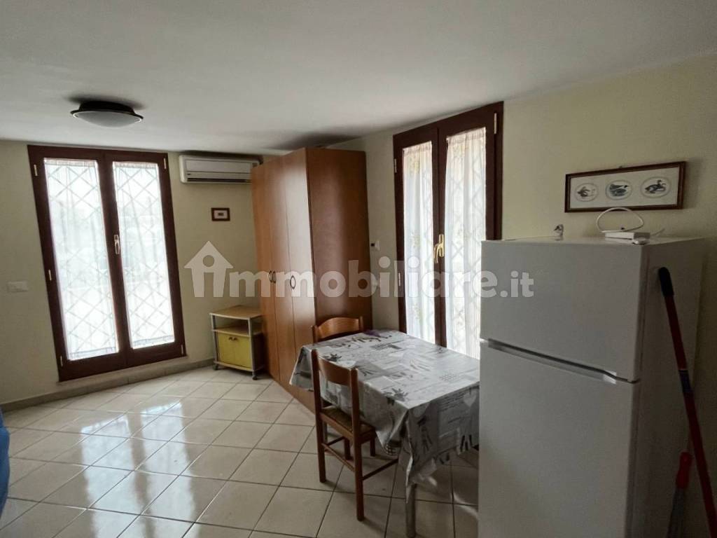 Affitto Appartamento Pomezia. Monolocale in via Roma 76. Ottimo stato ...