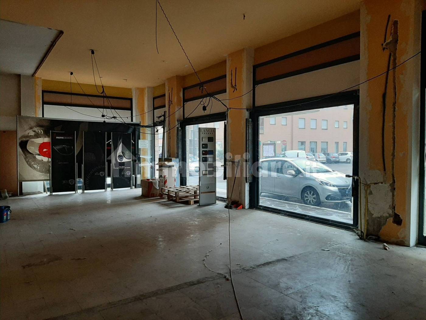 Locale commerciale in Vendita