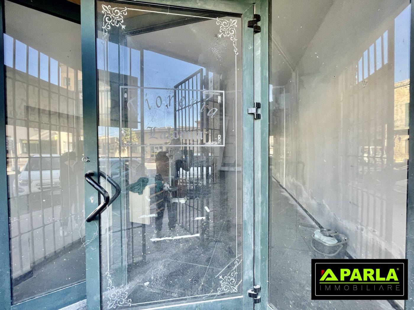 Attività commerciale con laboratorio in Vendita