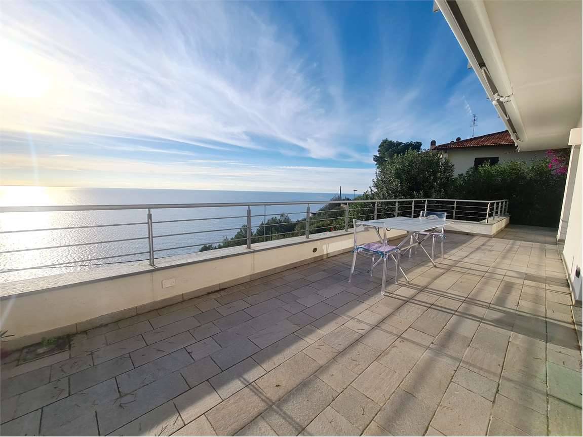 Trilocale strada romana di levante, Cervo