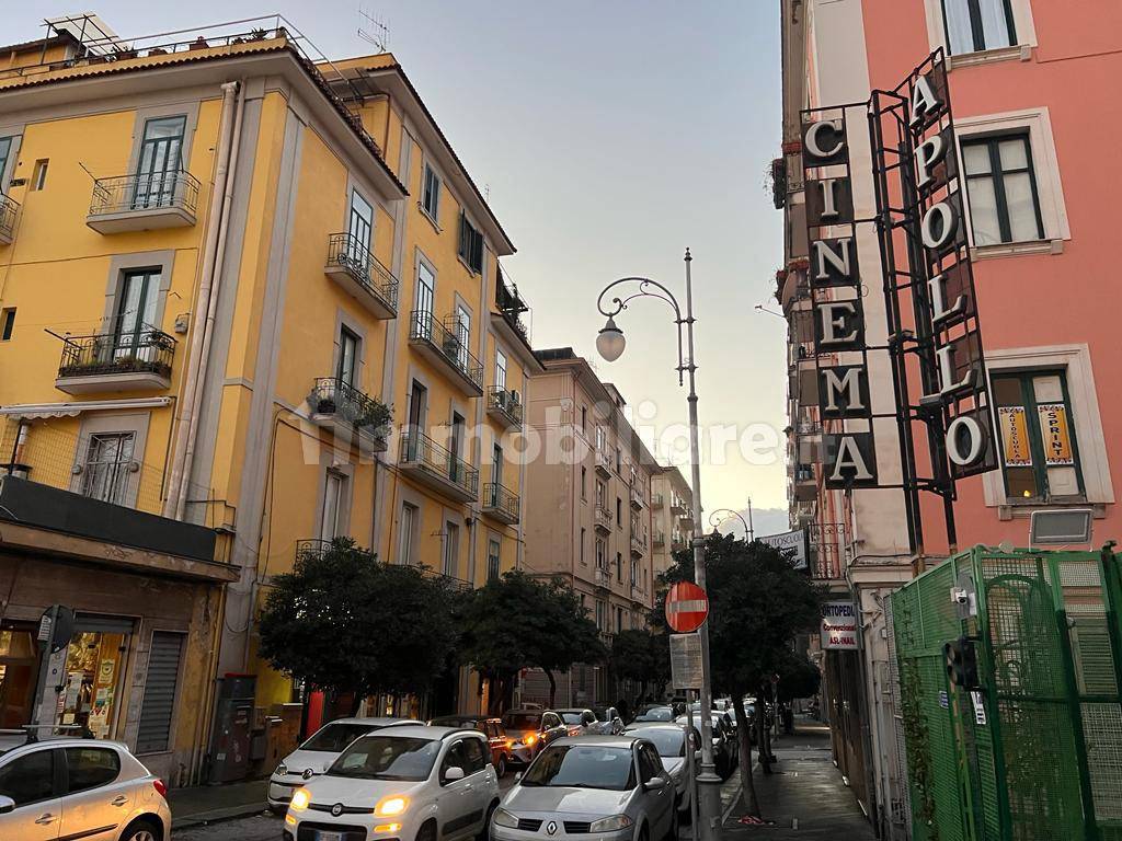 Trilocale via Michele Vernieri 73, Centro, Salerno