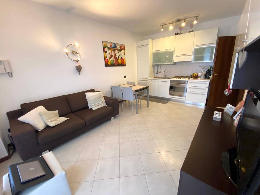 Bilocale via Generale Giuseppe Sirtori, Centro, Casatenovo