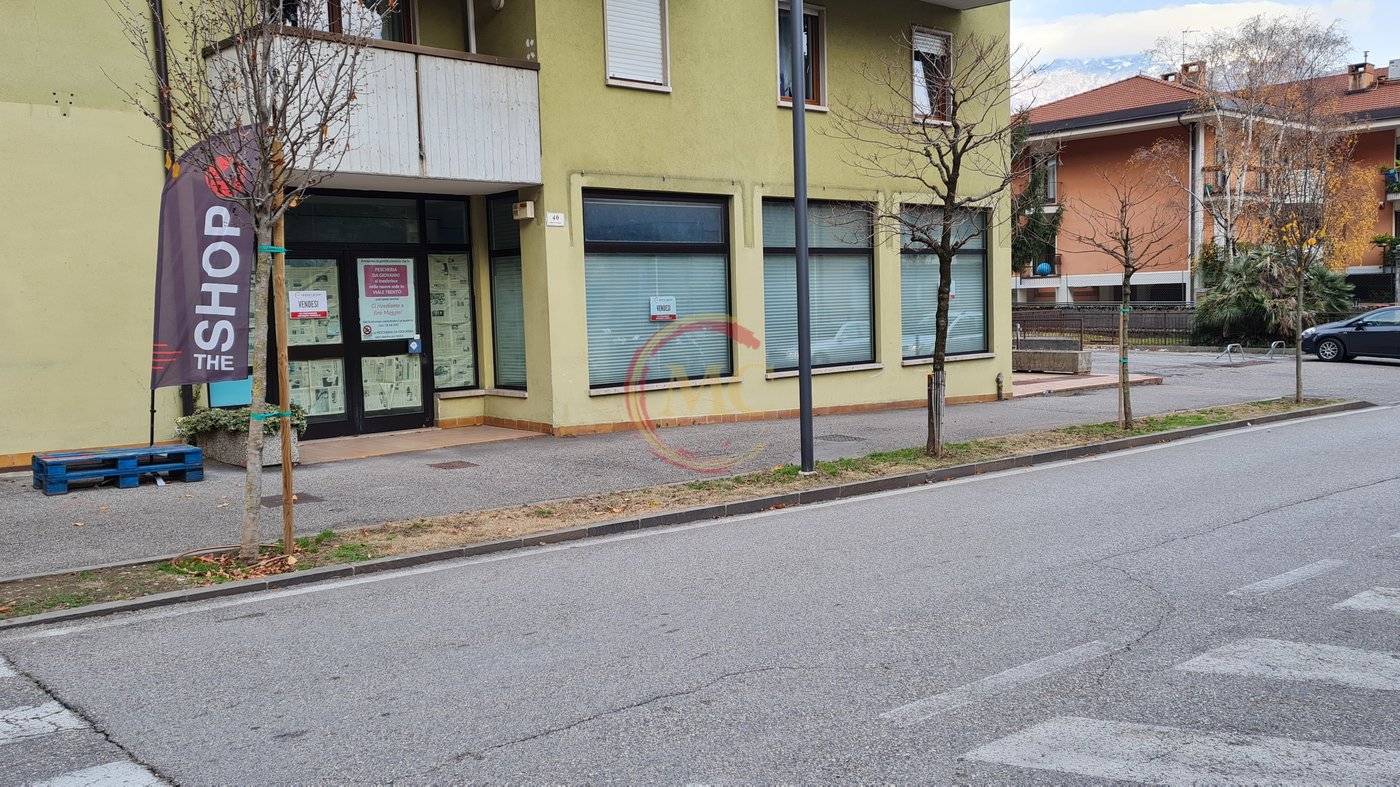 Locale commerciale in Vendita