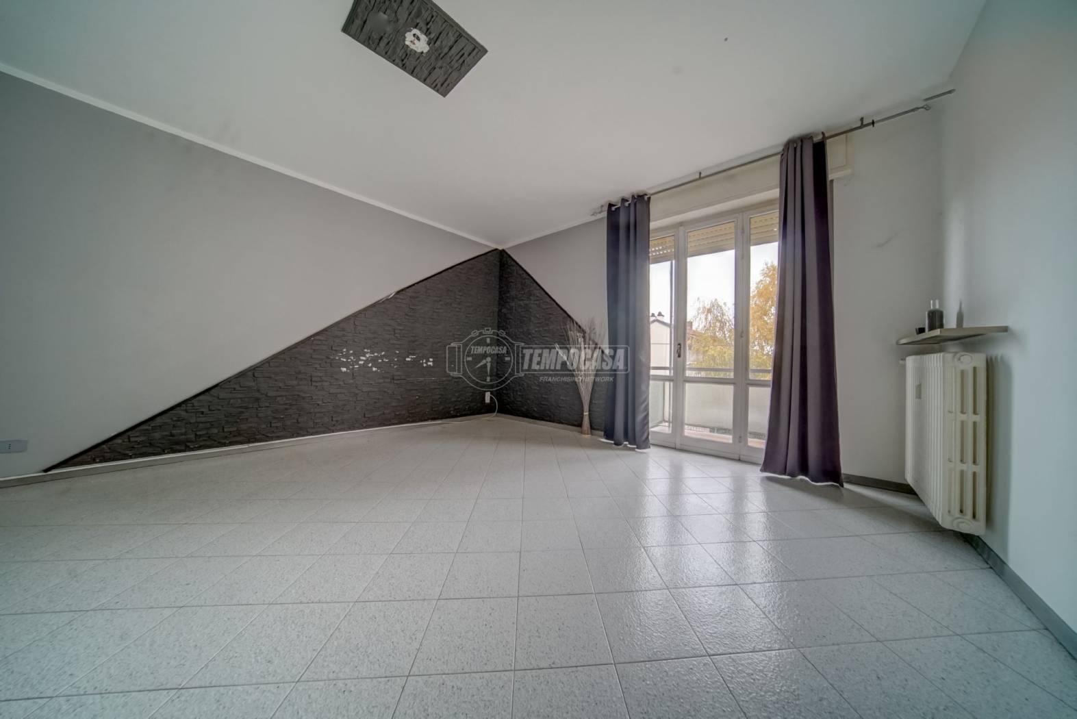 Trilocale via Monte Nero 24, Galliate