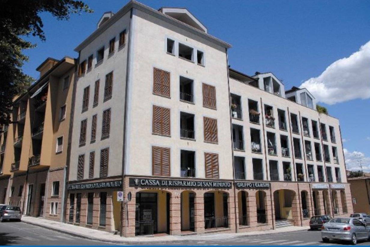 Locale commerciale in Vendita