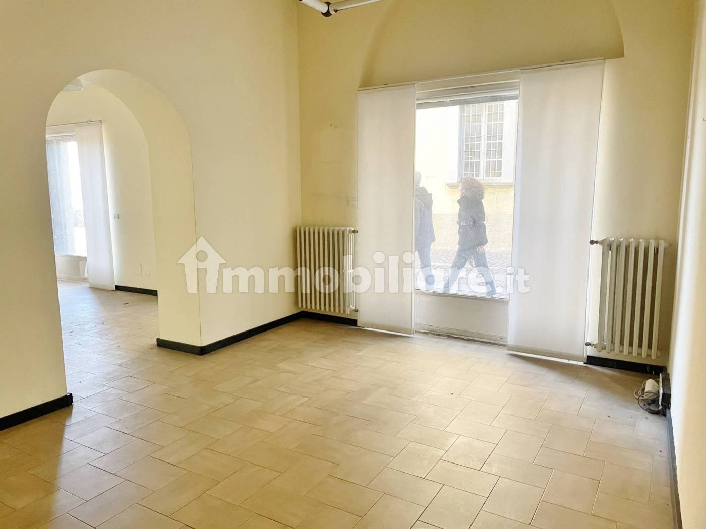 Locale commerciale in Vendita