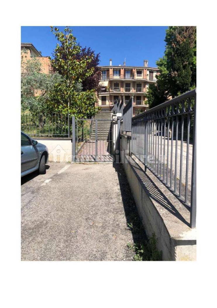 Locale commerciale in Vendita