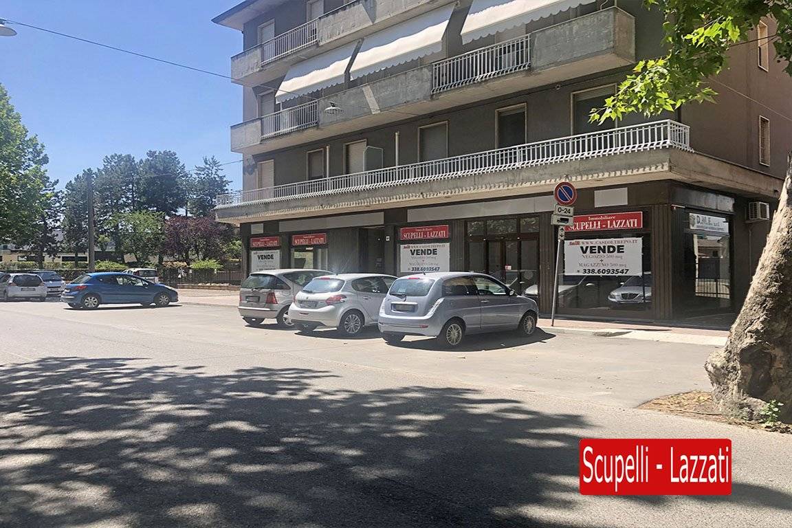 Locale commerciale in Vendita