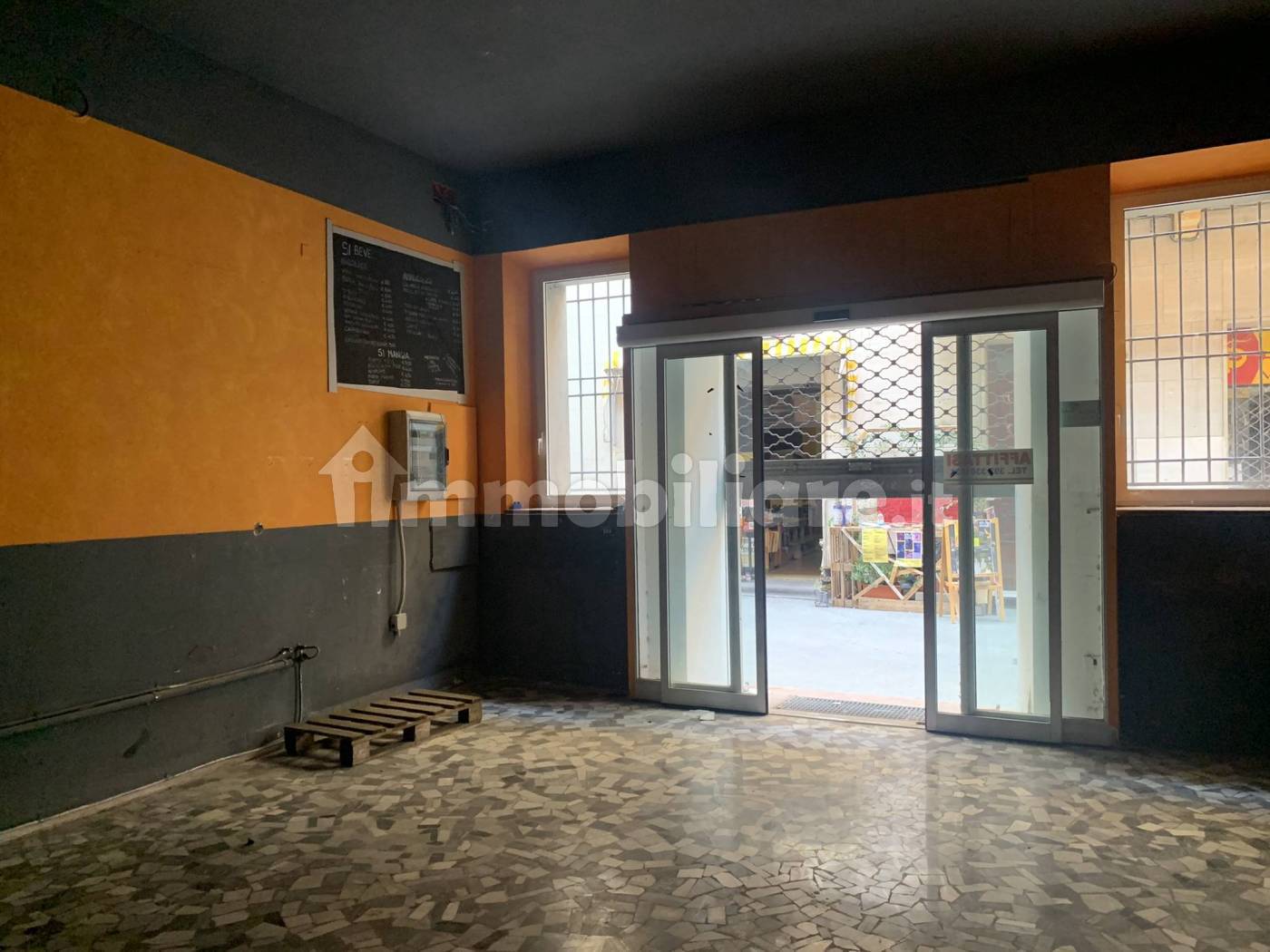 Locale commerciale in Vendita