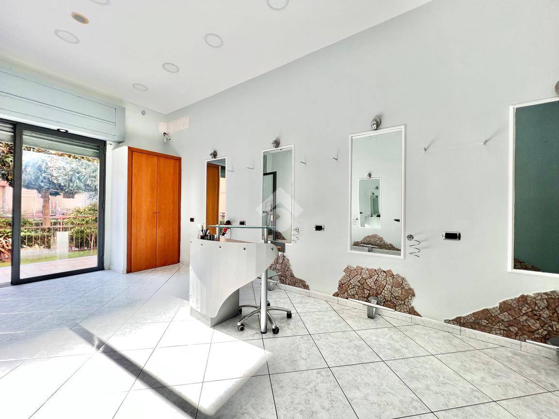 Locale commerciale in Vendita