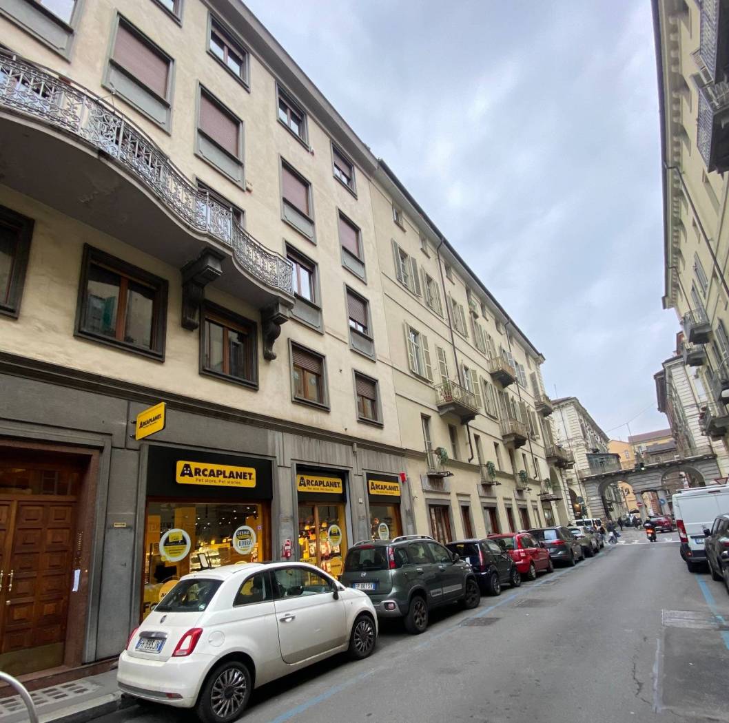Locale commerciale in Vendita