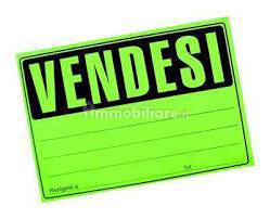 Locale commerciale in Vendita