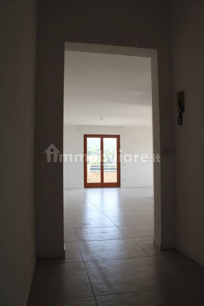 Quadrilocale via 4 Novembre, Centro, Galbiate