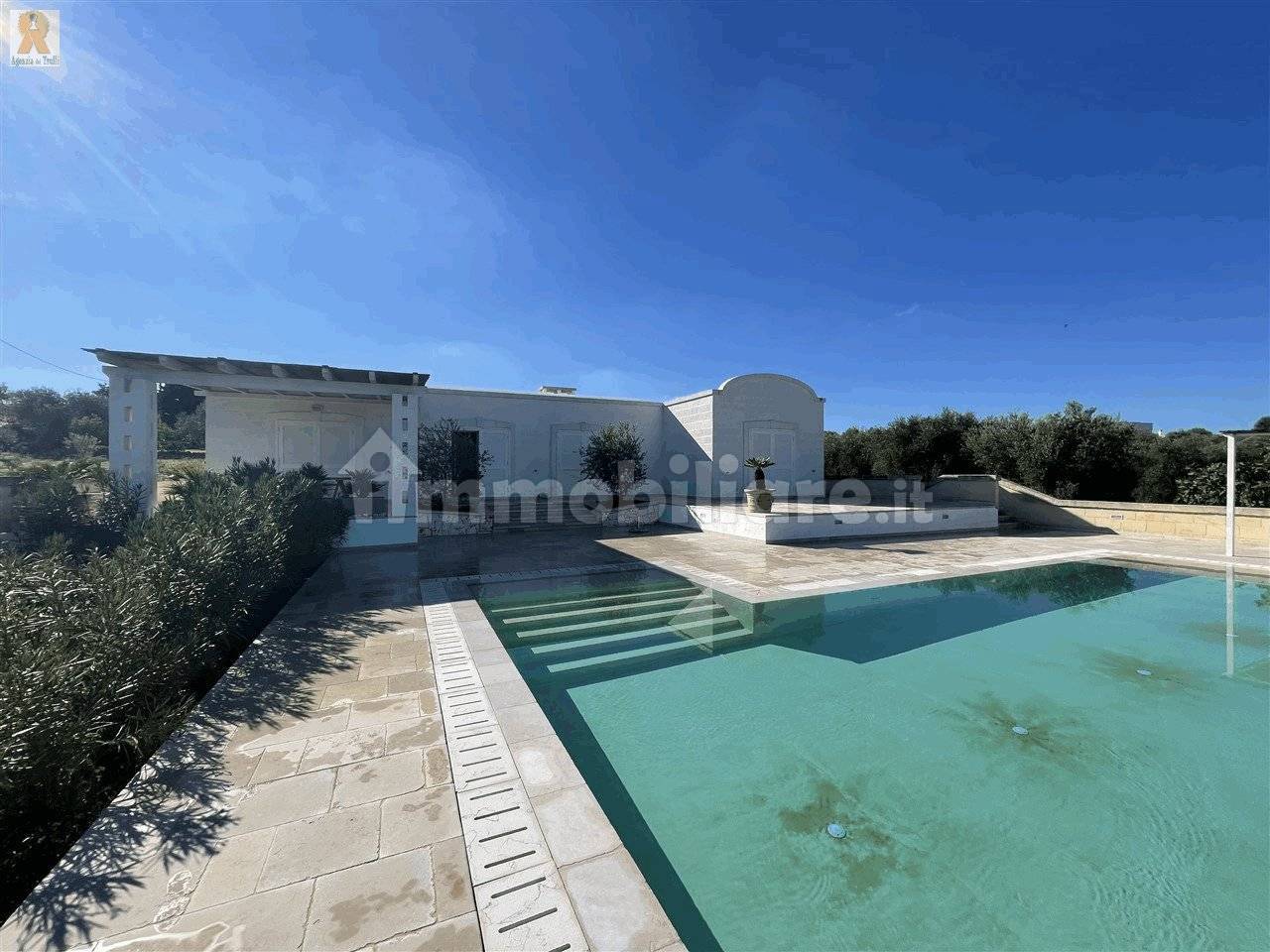 Villa unifamiliare Contrada Mincuccio, Campanile, Fumarola, Cavalleriza, Ostuni