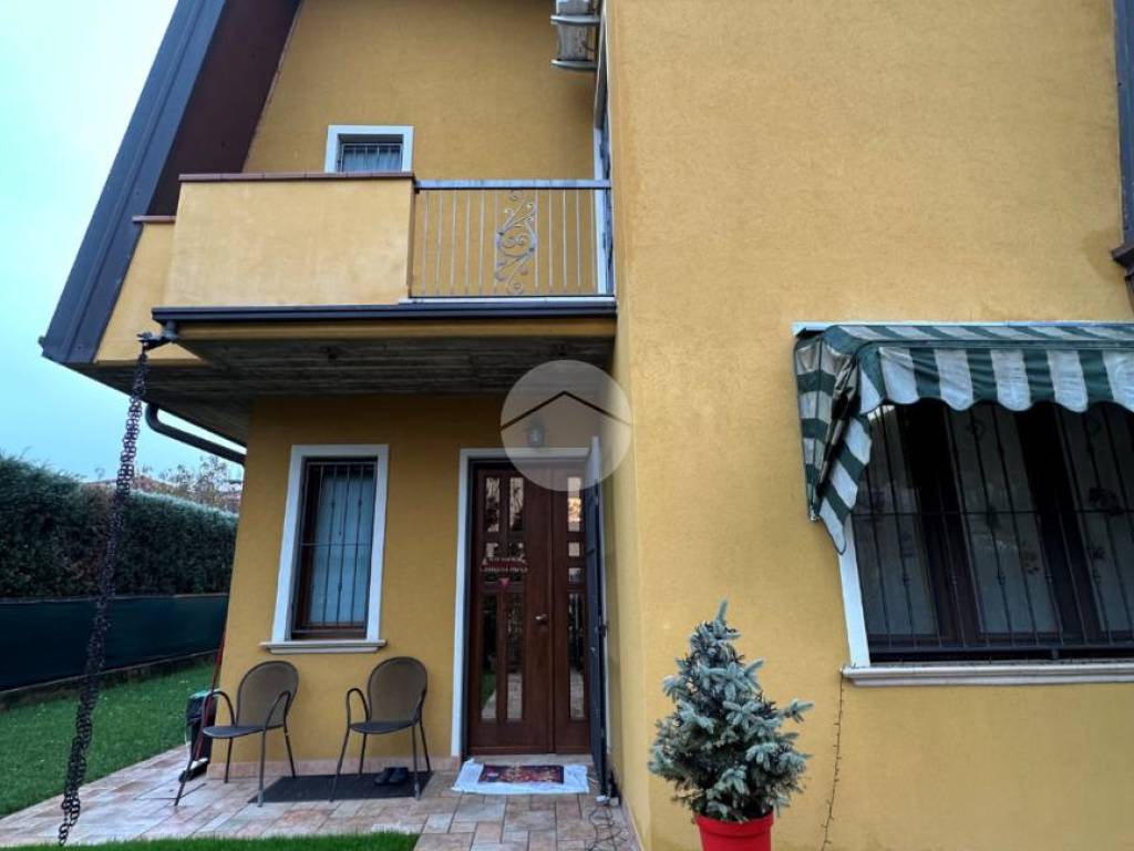 Vendita Villa a schiera in via Toscana 33 Rovato. Ottimo stato, posto ...