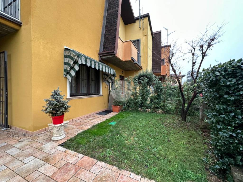 Vendita Villa a schiera in via Toscana 33 Rovato. Ottimo stato, posto ...