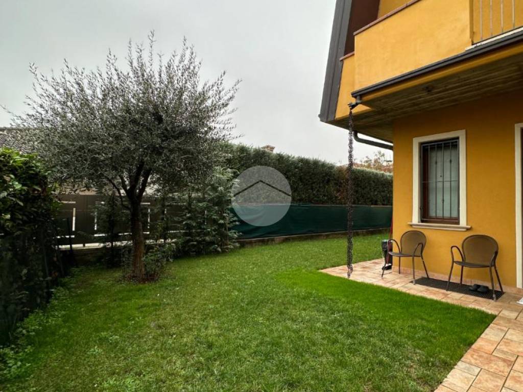 Vendita Villa a schiera in via Toscana 33 Rovato. Ottimo stato, posto ...