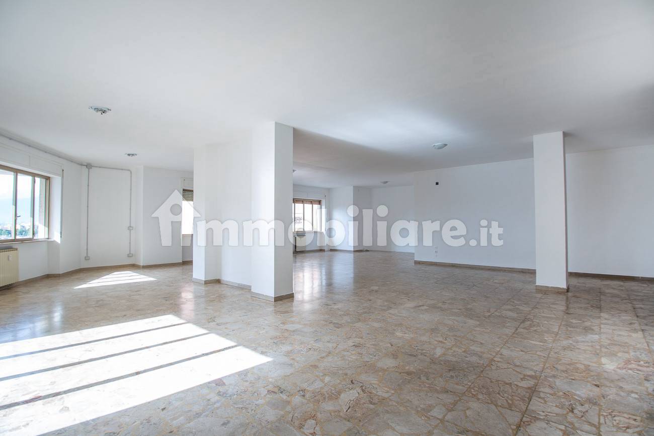 Attività commerciale in Vendita