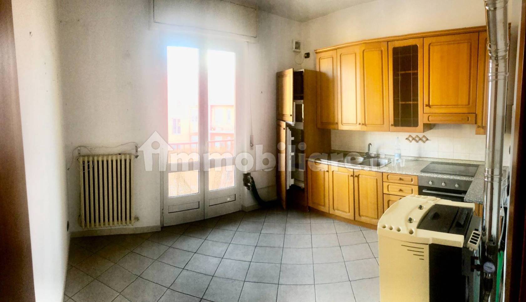 Quadrilocale buono stato, terzo piano, Canelli