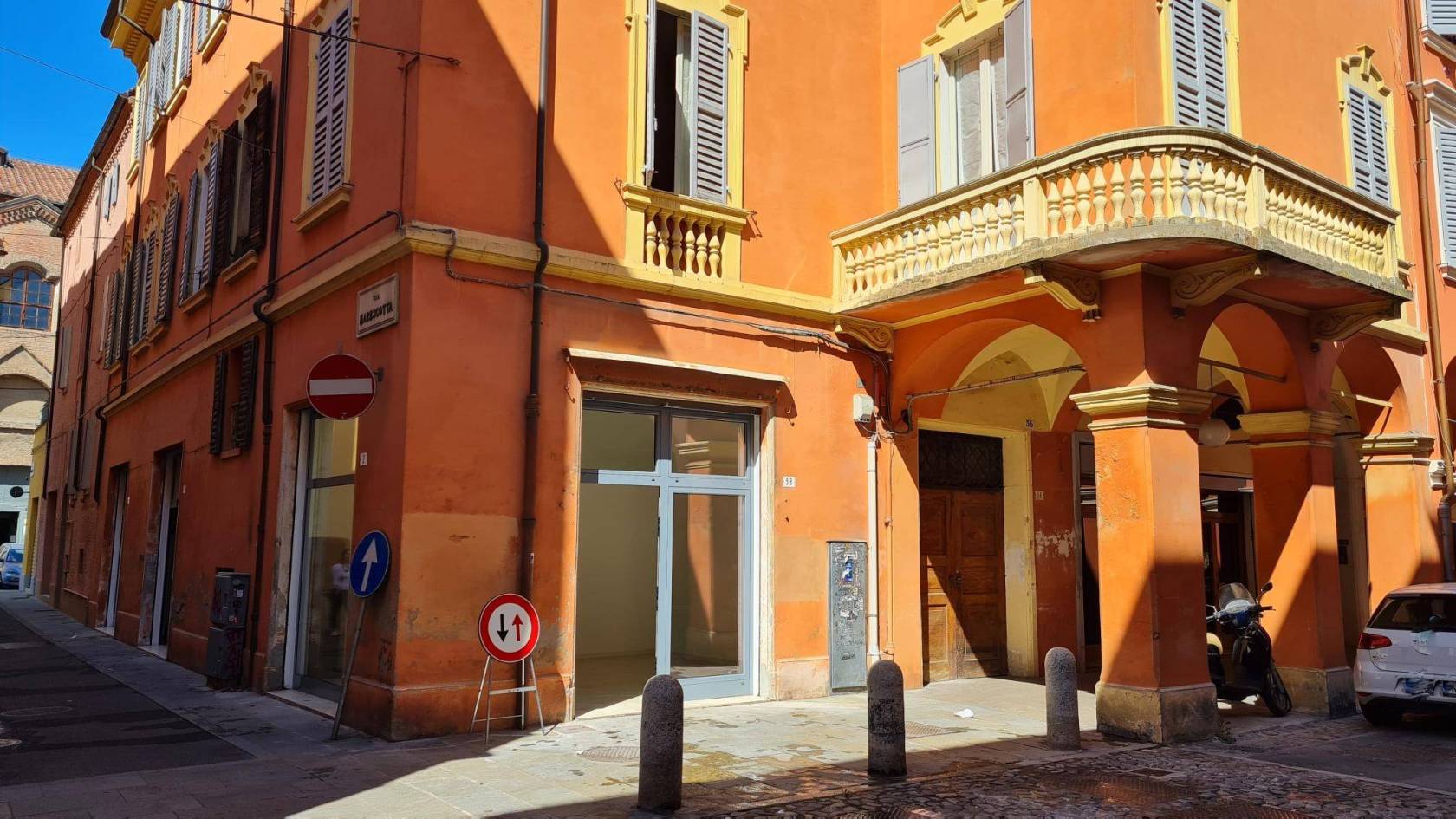 Locale commerciale in Vendita