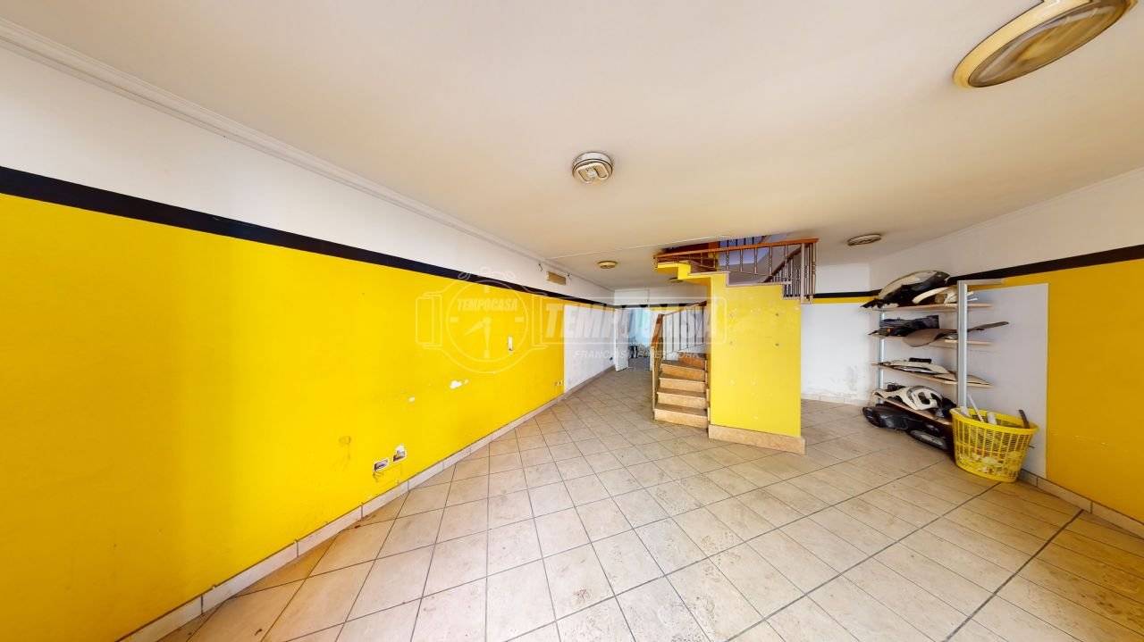 Locale commerciale in Vendita