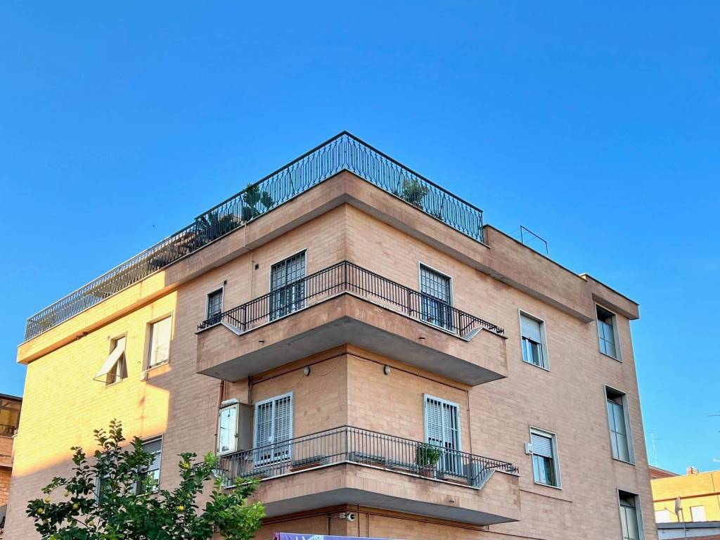Vendita Appartamento Roma. Quadrilocale in via Angelo Cappuccio. Ottimo ...