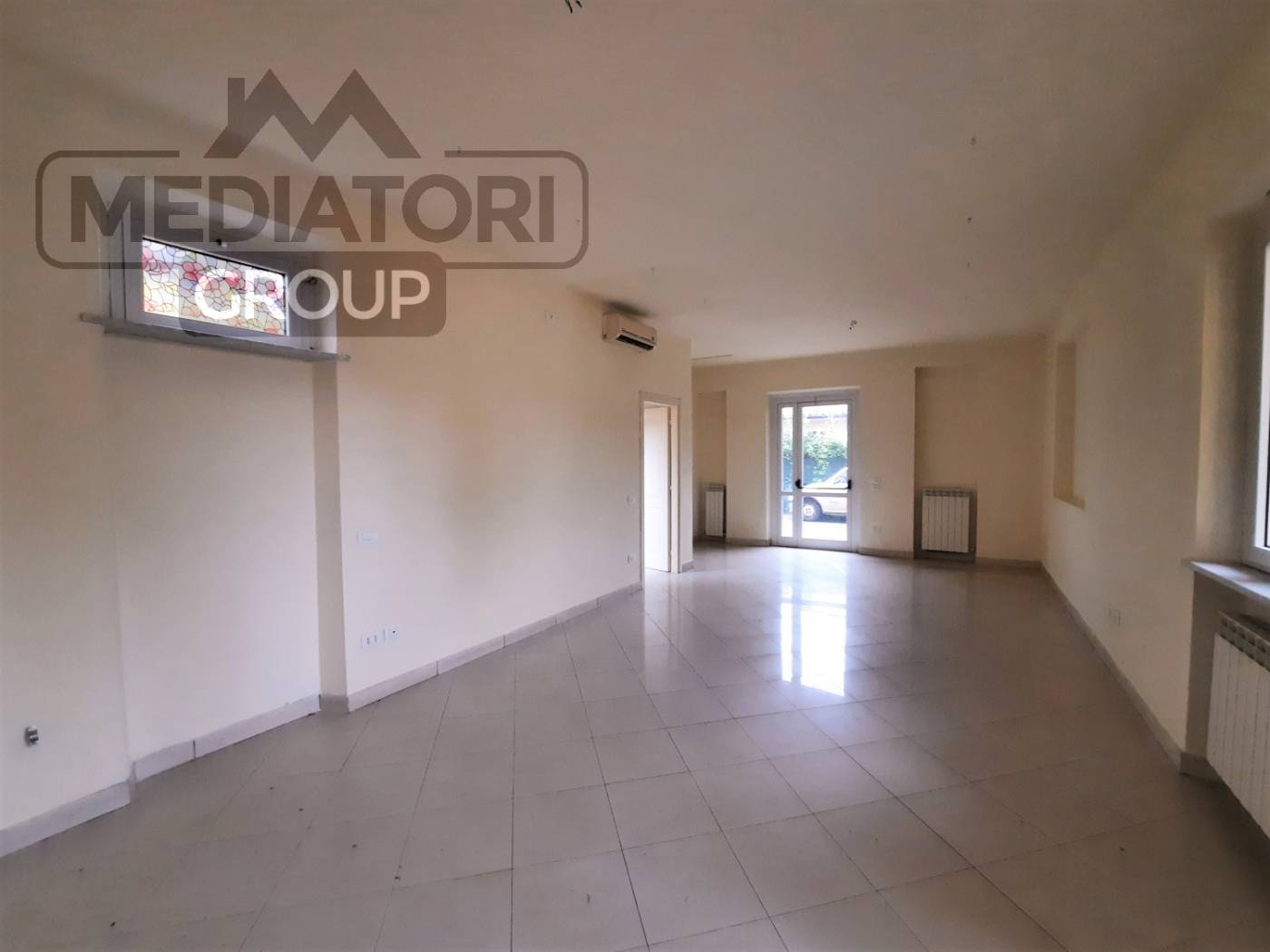 Locale commerciale in Vendita