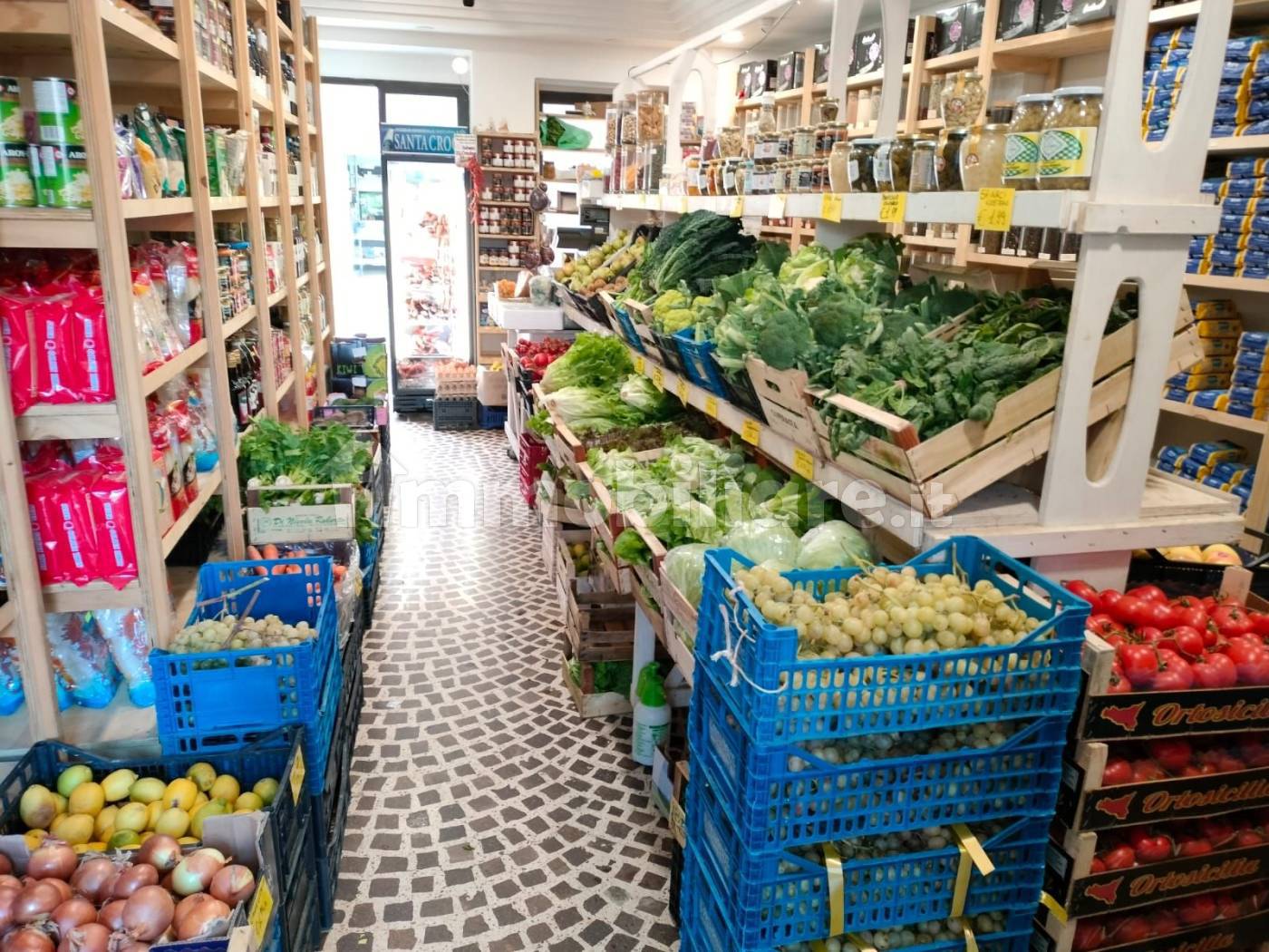 Negozio di frutta e verdura in Vendita