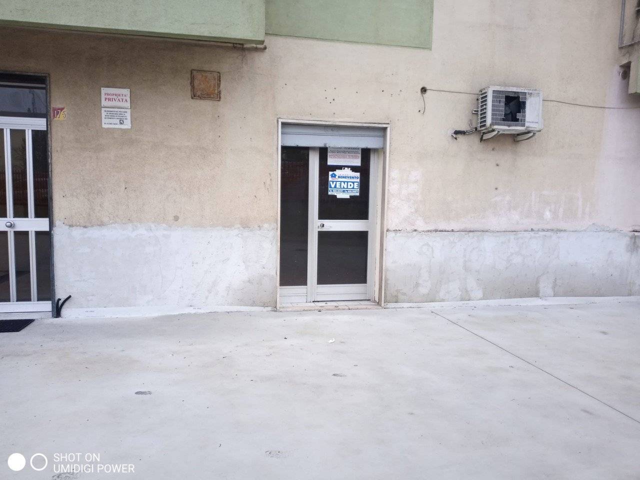 Locale commerciale in Vendita