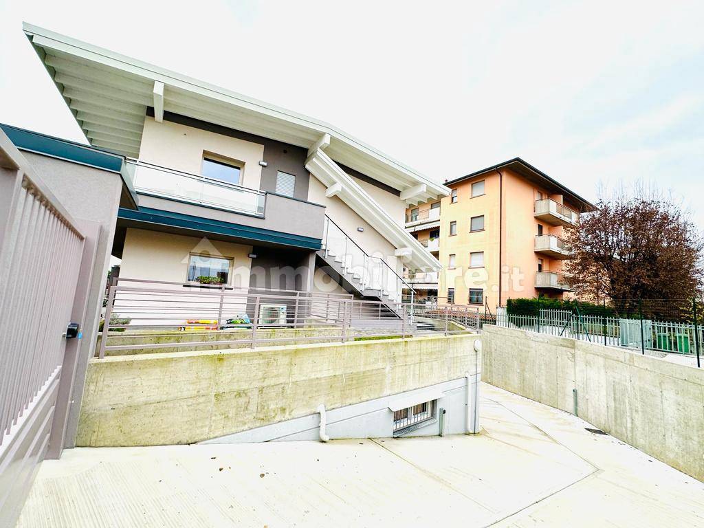 Appartamento in villa viale dello Sport, Centro, Terno d&#x27;Isola