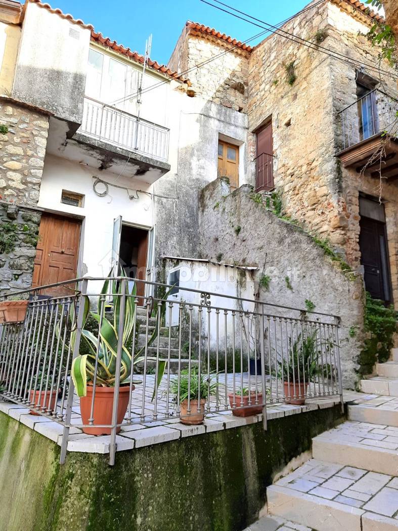 Quadrilocale via Pergola, Centola