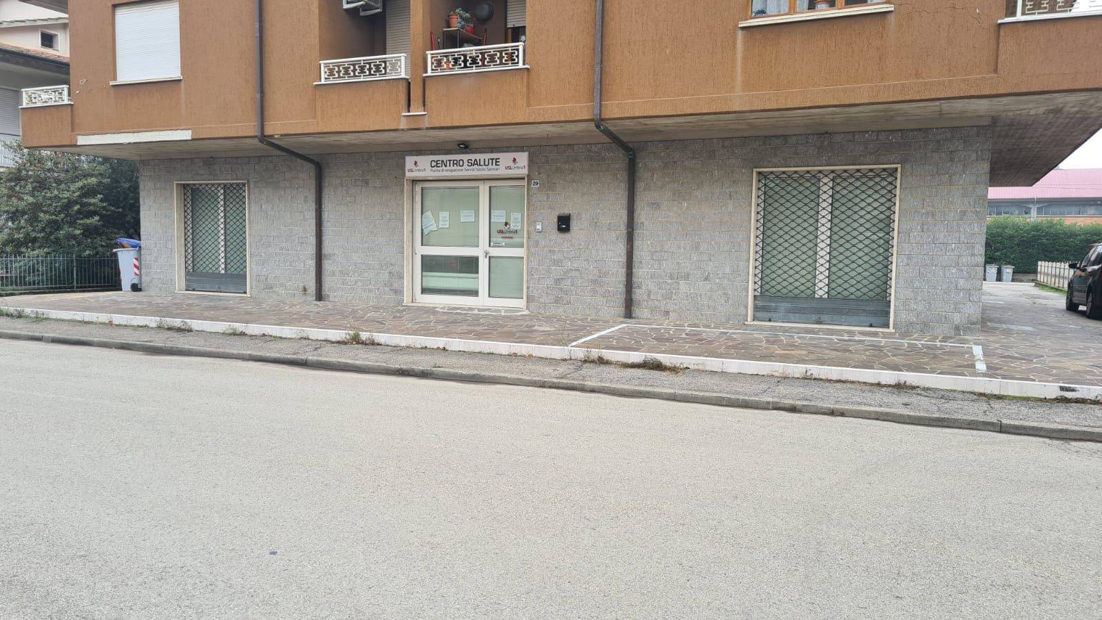 Locale commerciale in Vendita