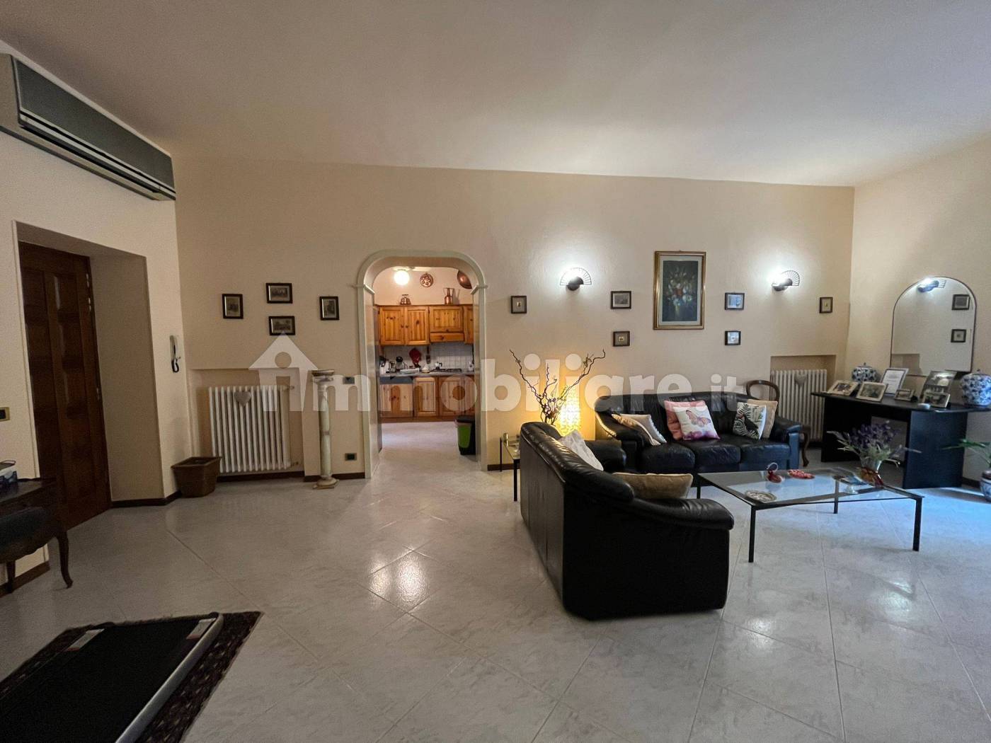 Trilocale vicolo Santa Margherita, Via Taverna - Ospedale, Piacenza