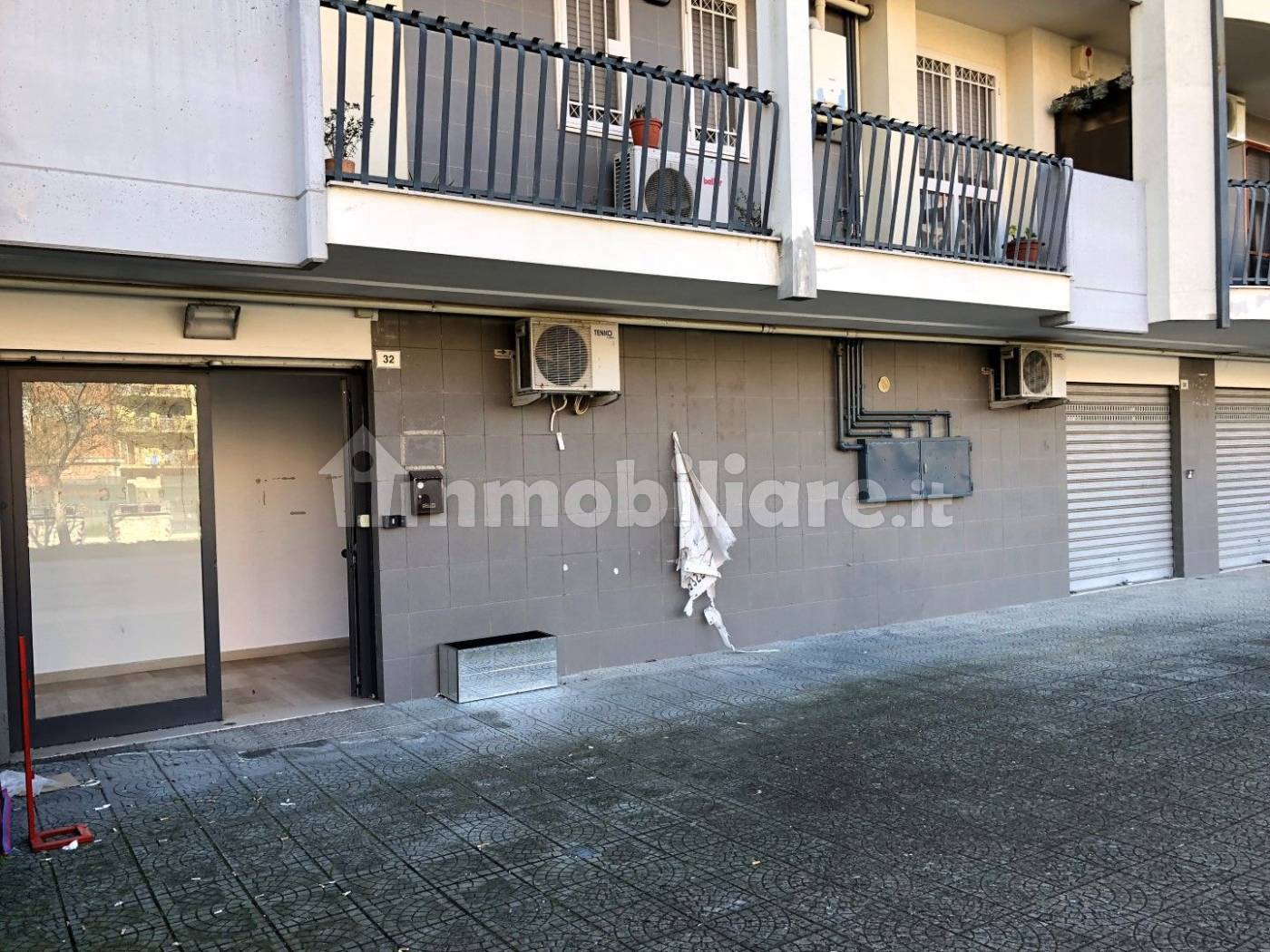 Locale commerciale con laboratorio in Vendita