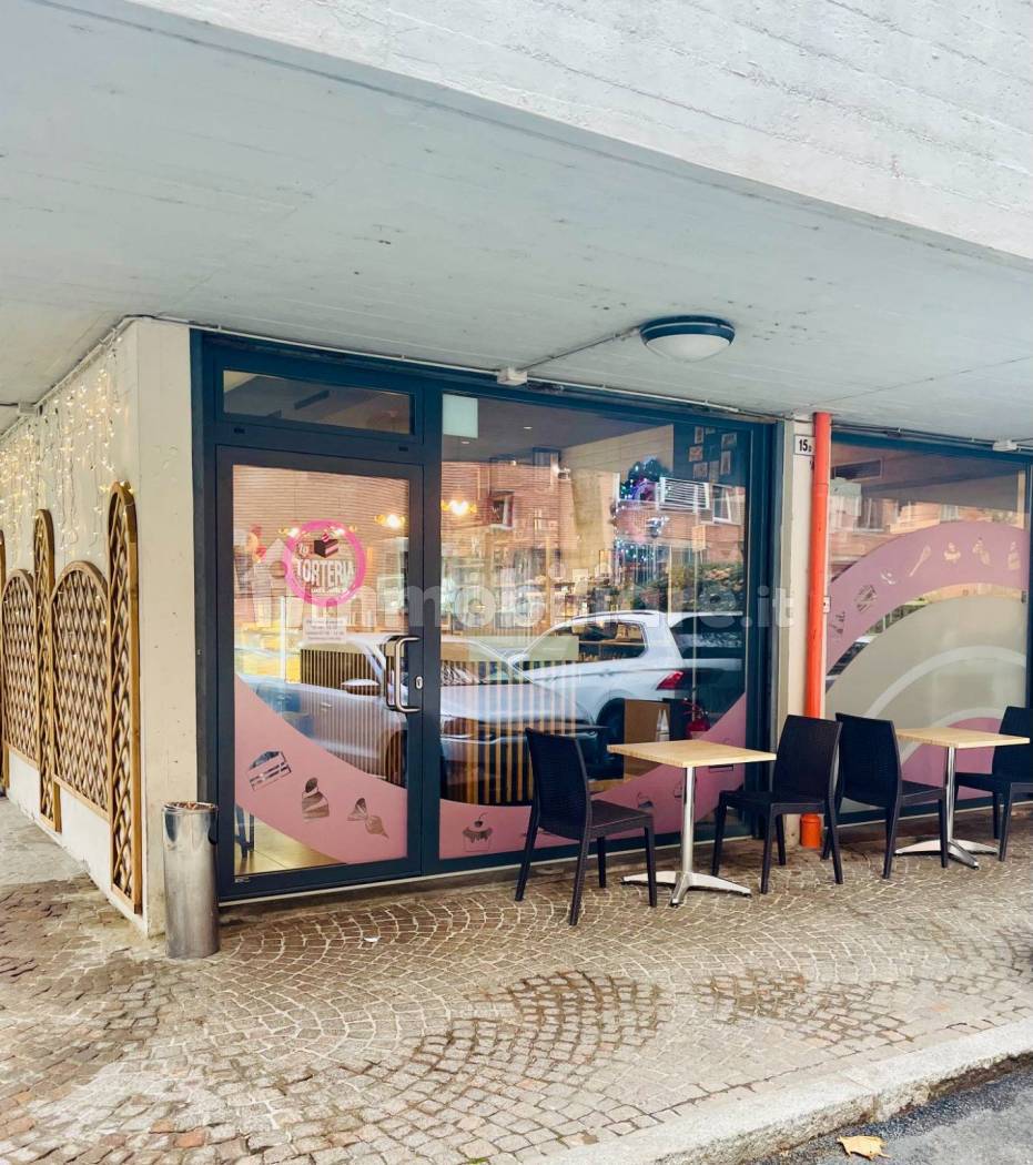 Locale commerciale con laboratorio in Vendita